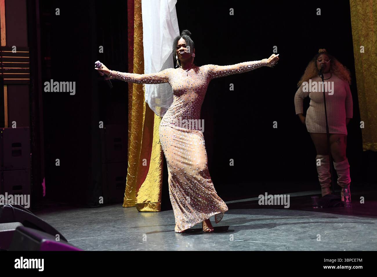 LONDON, ENGLAND - MAY 15: Ari Lennox performing at Eventim Apollo on ...