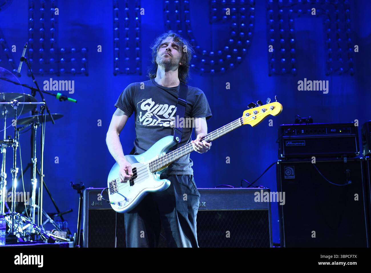 LONDON, ENGLAND - MAY 12: Carl Dalemo of ‘Razorlight’ performing at ...