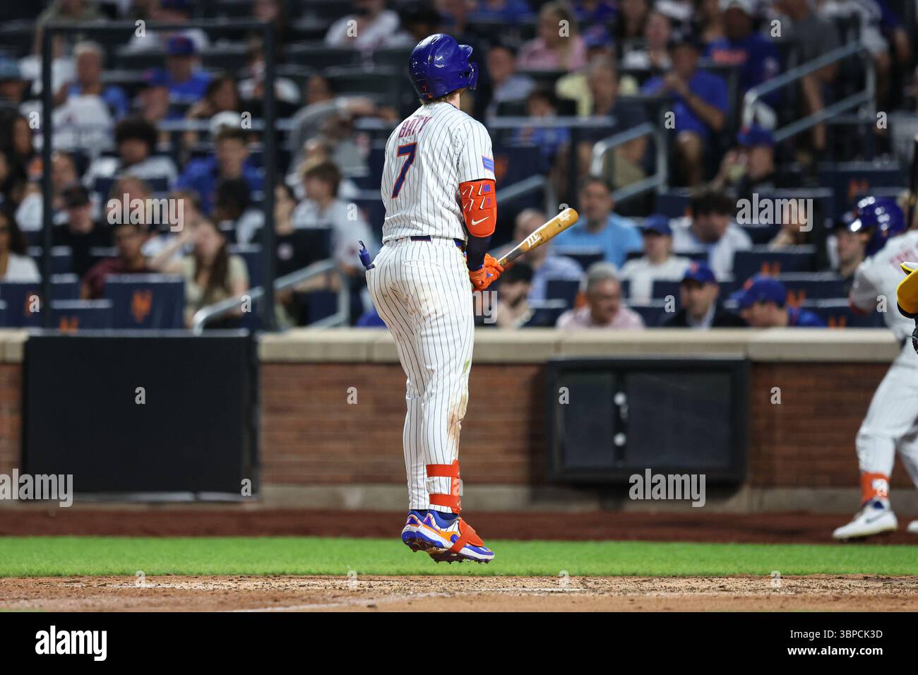 New York Mets Brett Baty (7) reacts after striking out during the ...