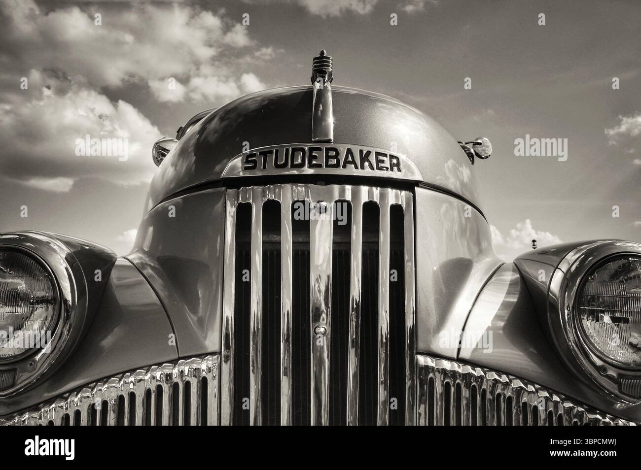 Front grill and headlights of a vintage Studebaker truck Stock Photo ...