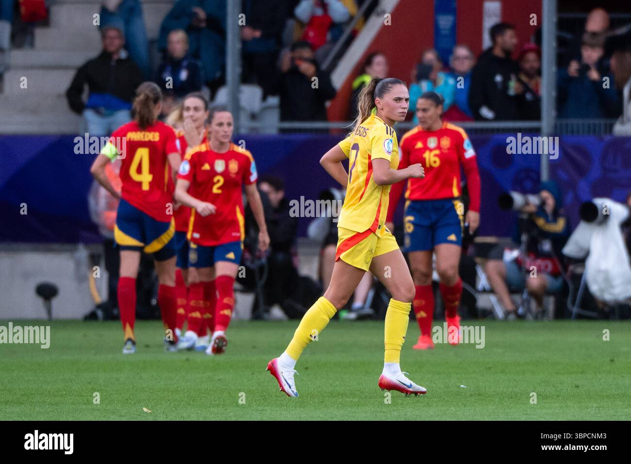 Jill Janssens (Belgien, #17) aergert sich ueber das Tor zum 5:2, SUI ...
