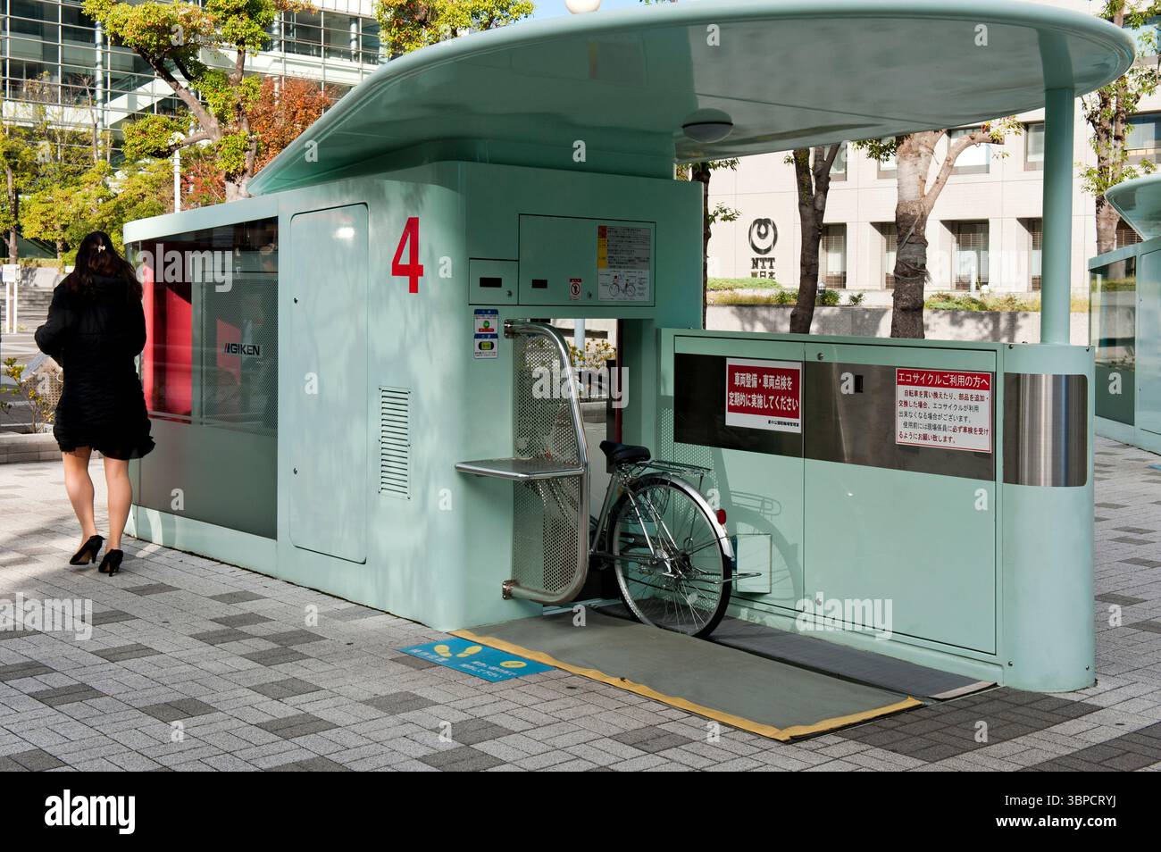 Automated bike parking kiosk machine for quickly stowing one's bicycle in an underground garage ...