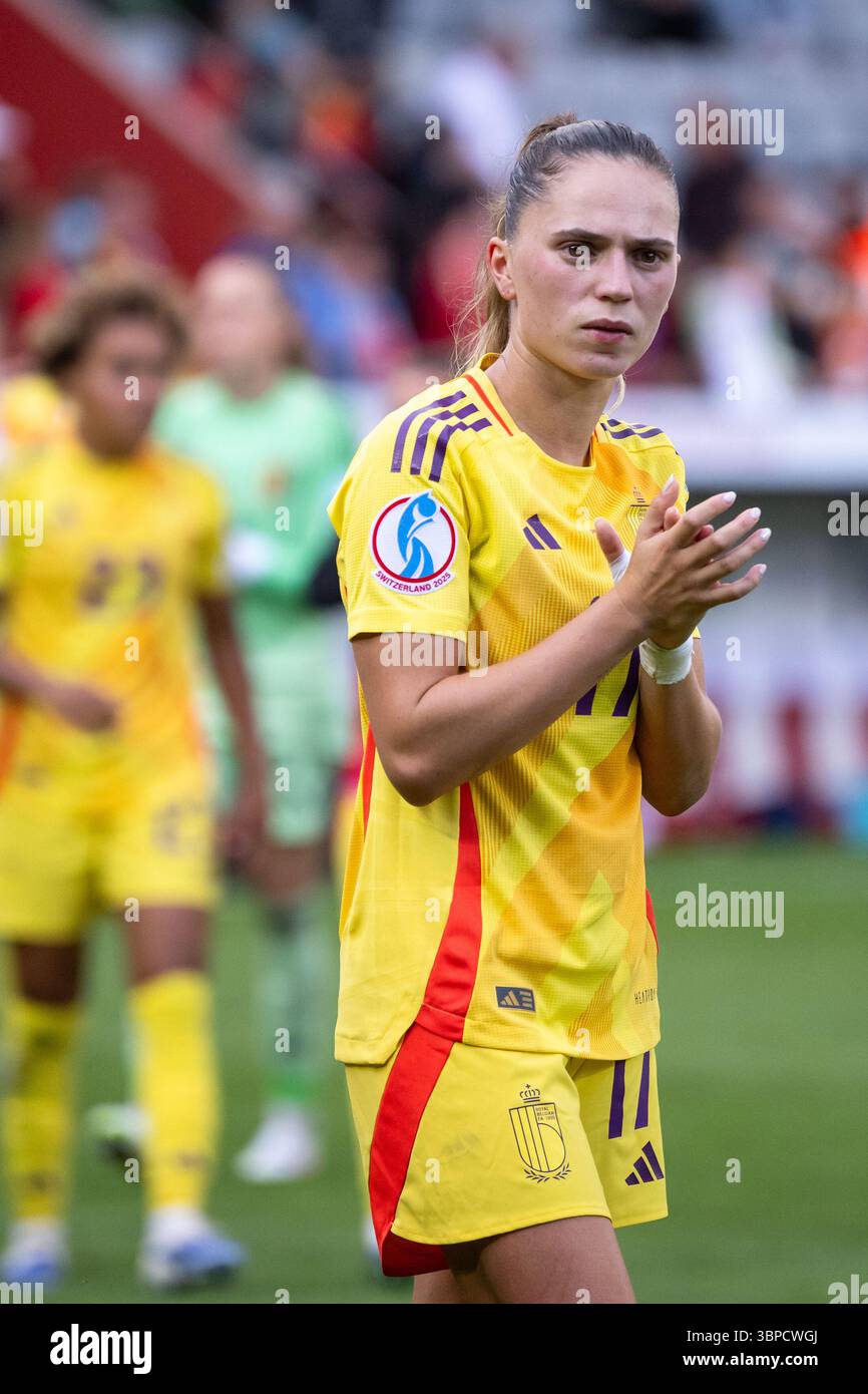Jill Janssens (Belgien, #17) ist enttauescht ueber die Niederlage und ...