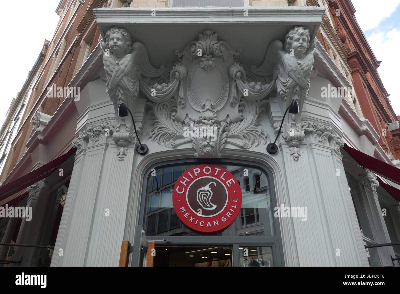 London, England, United Kingdom 25th May 2025 Chipotle London on ...