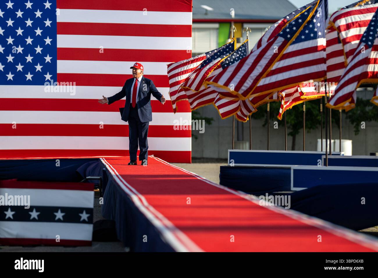 President Donald Trump arrives to the Salute to America Celebration ...