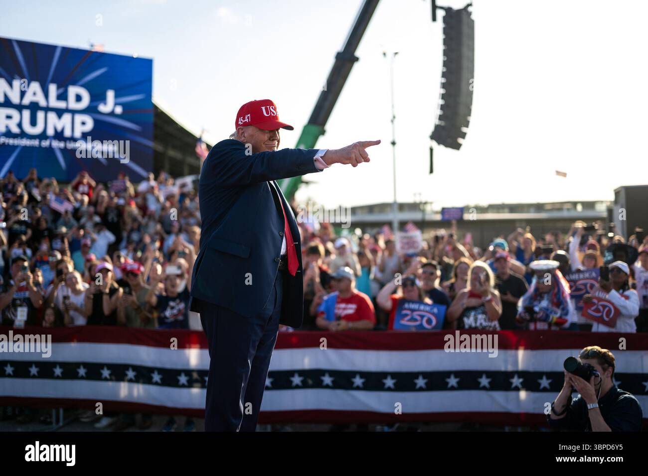 President Donald Trump arrives to the Salute to America Celebration ...