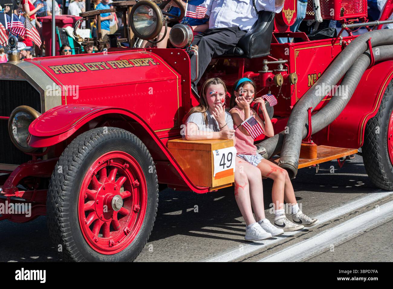 American girls sitting usa flag hi-res stock photography and images - Alamy