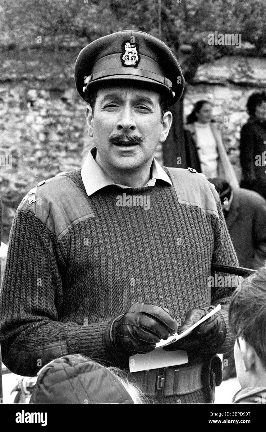 Performer fans hi-res stock photography and images - Alamy