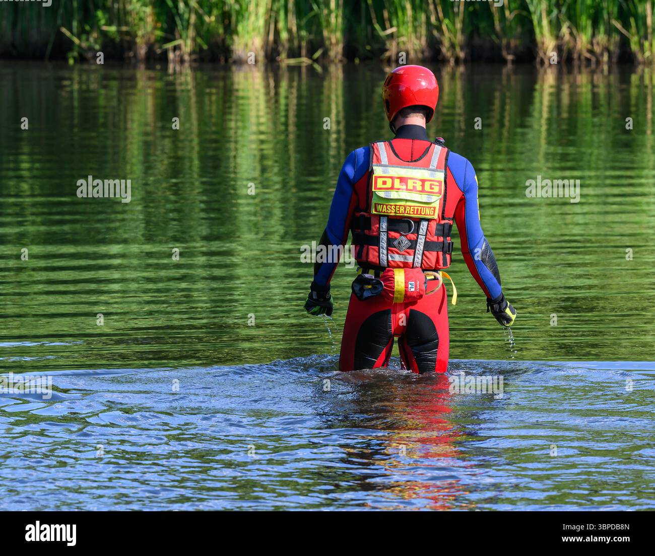 Cottbus, Germany. 04th July, 2025. A member of the German Life Saving ...