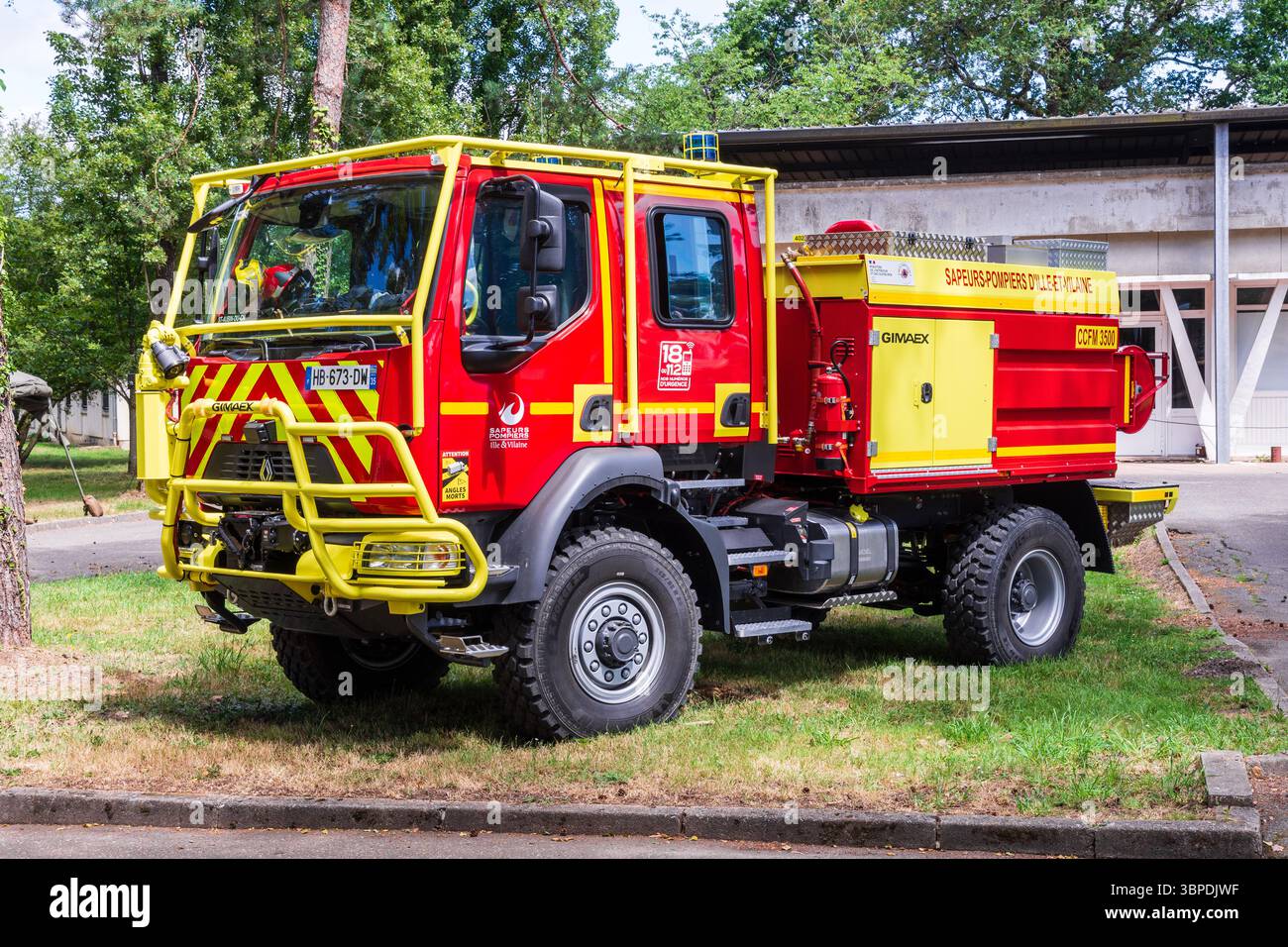 Three-quarter front view of a wildland fire engine from the Ille-et ...