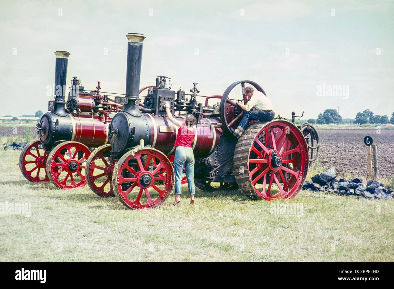 Traction engine 1960s hi-res stock photography and images - Alamy