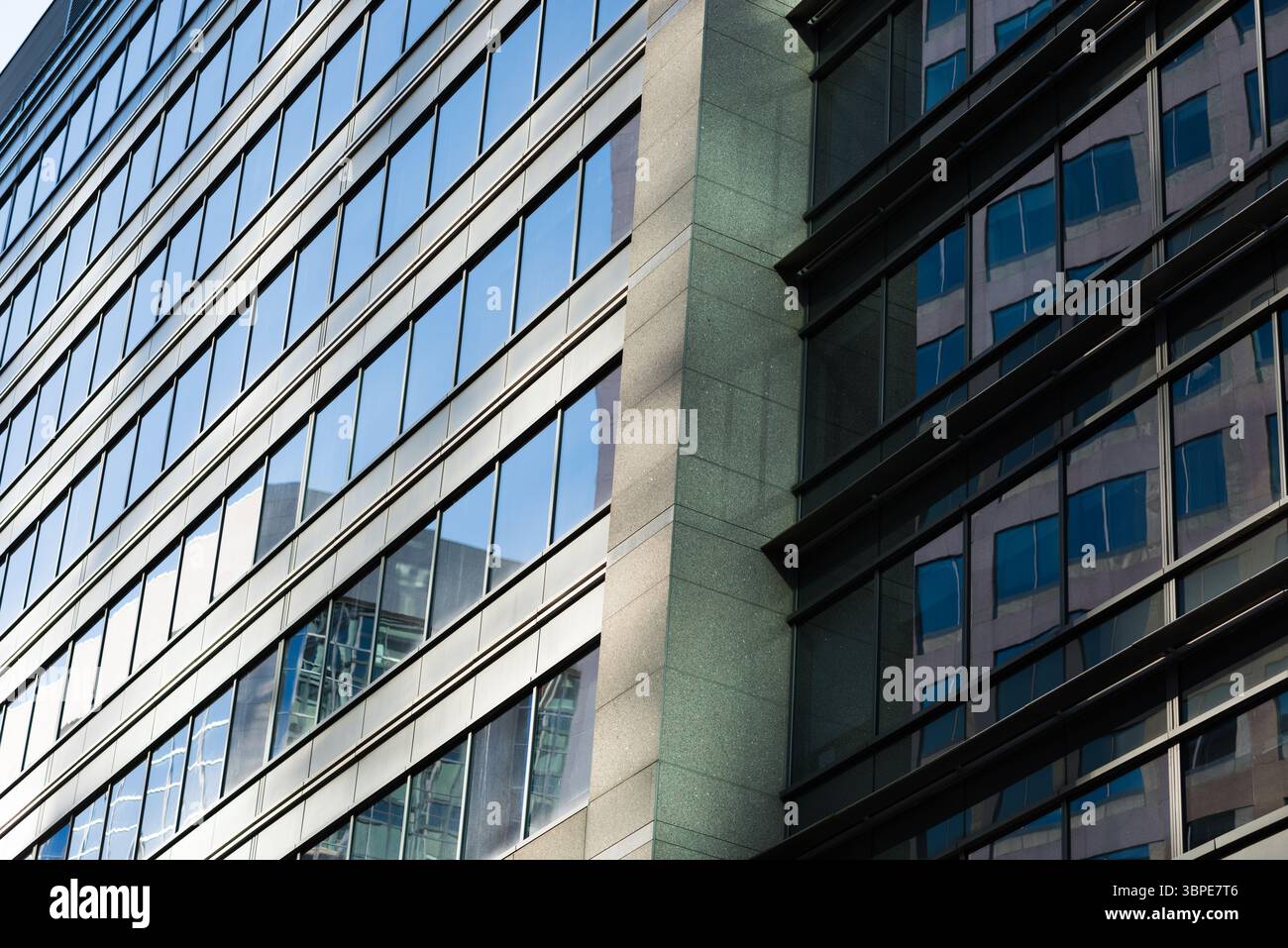 Modern office building skyscrapers hi-res stock photography and images ...