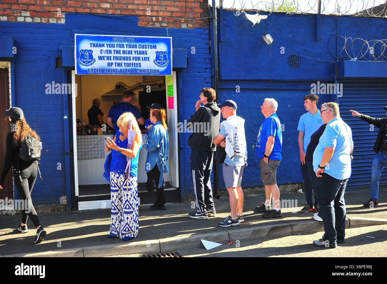 Fans gather for Everton FC,s last game at Goodison Park after 133 years ...
