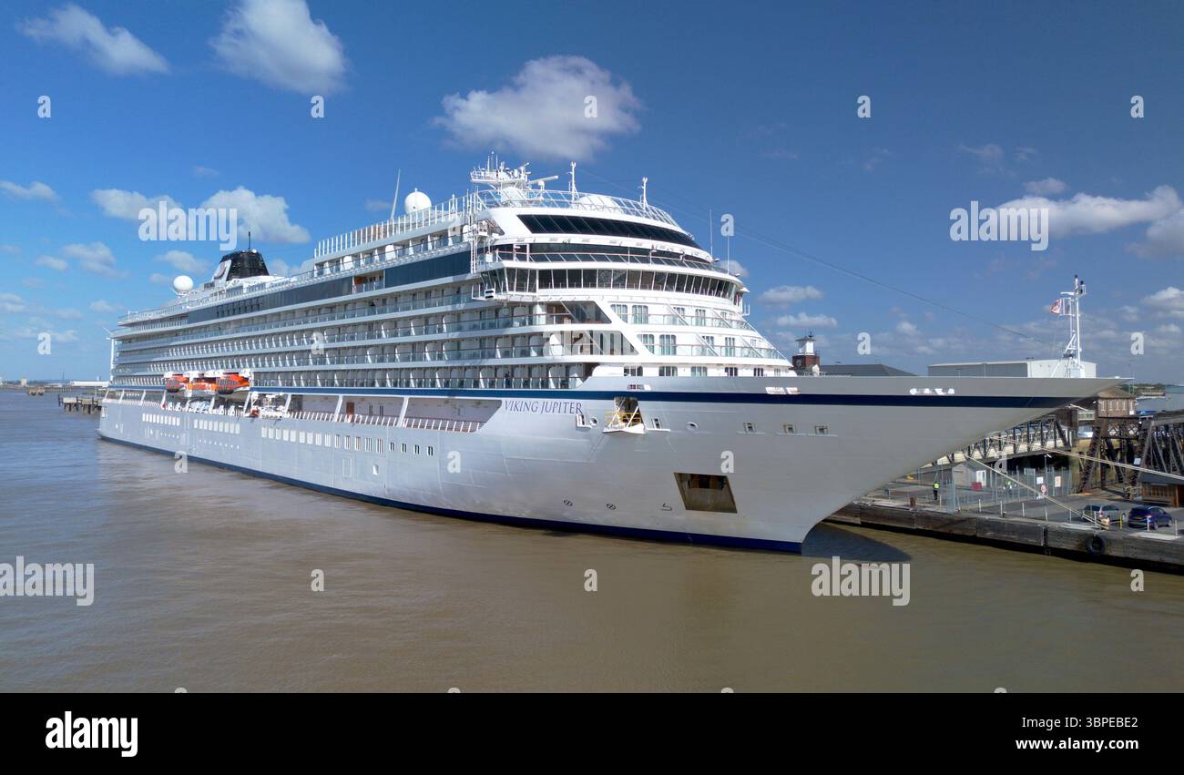 The Viking Jupiter is a 47,800-ton, 745-foot luxury cruise ship ...