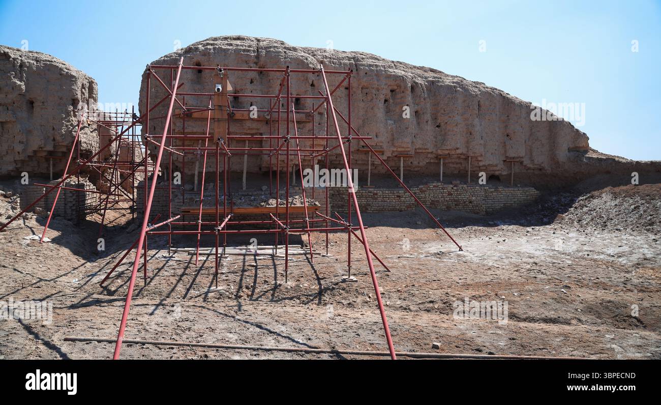Excavation work progresses at Kish Archaeological Site in Iraq ...