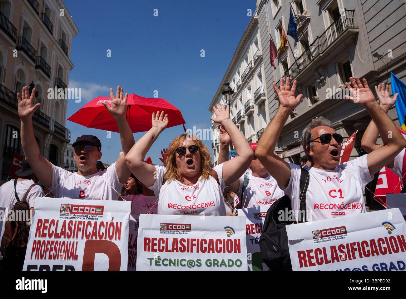 Several people during a rally of CCOO and UGT for the government's non ...
