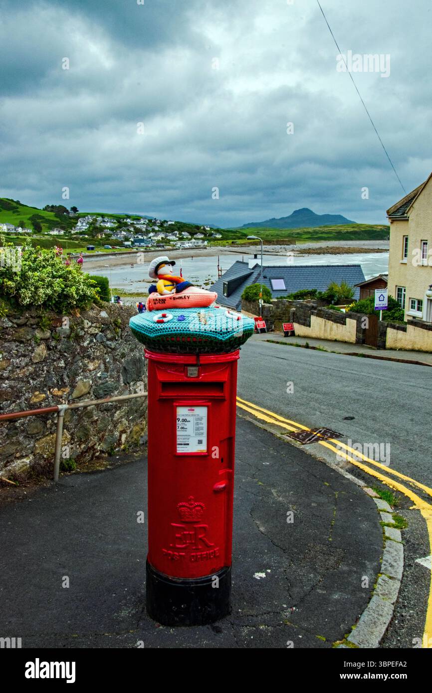 Royal post box toppers hi-res stock photography and images - Alamy