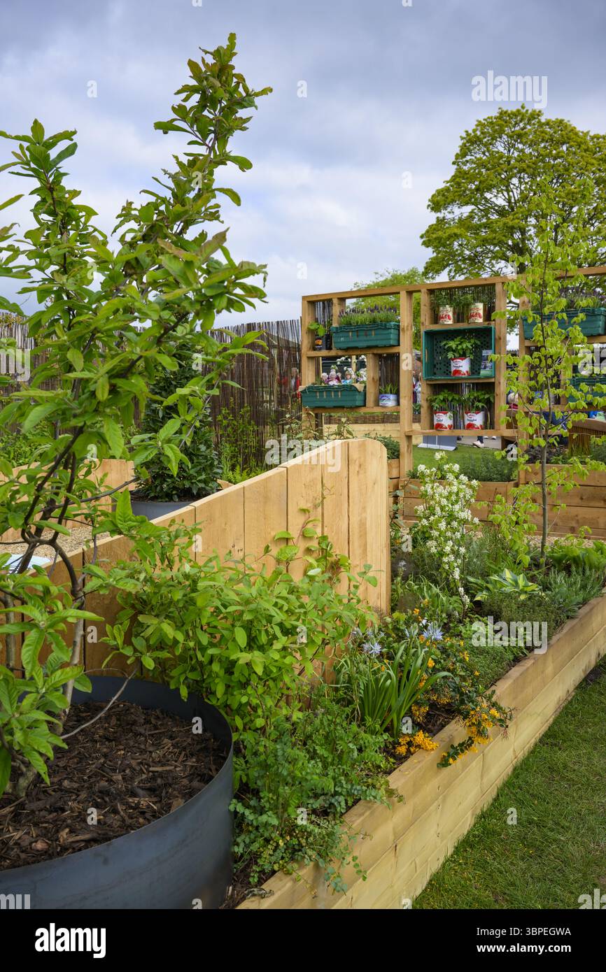 Food is our Common Ground community garden (grow-your-own fresh edible ...