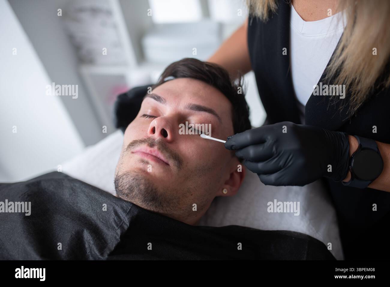 Eyelash extension procedure close hi-res stock photography and images ...