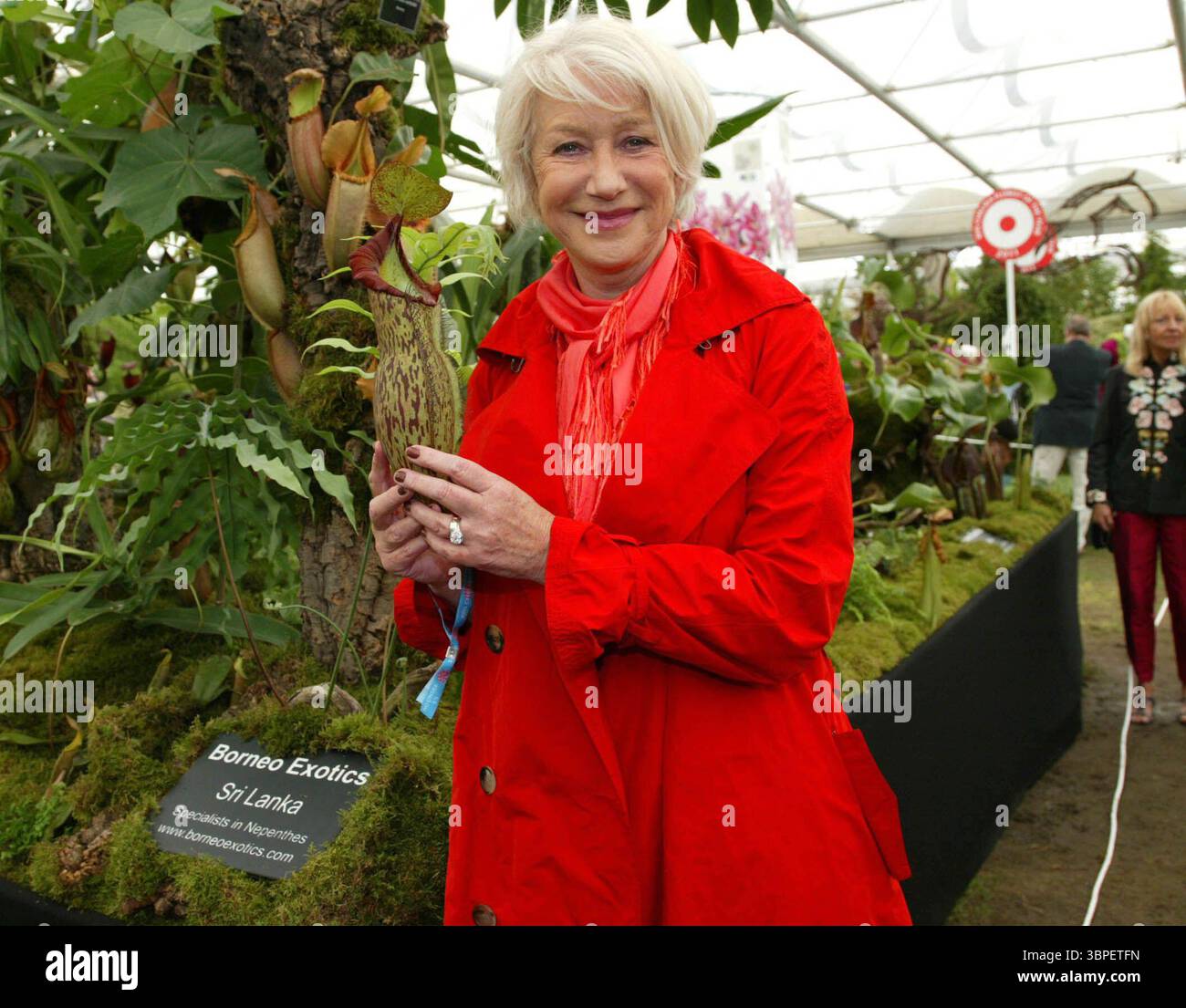 Dame Helen Mirren at the Chelsea Flower Show Press and VIP Day in ...