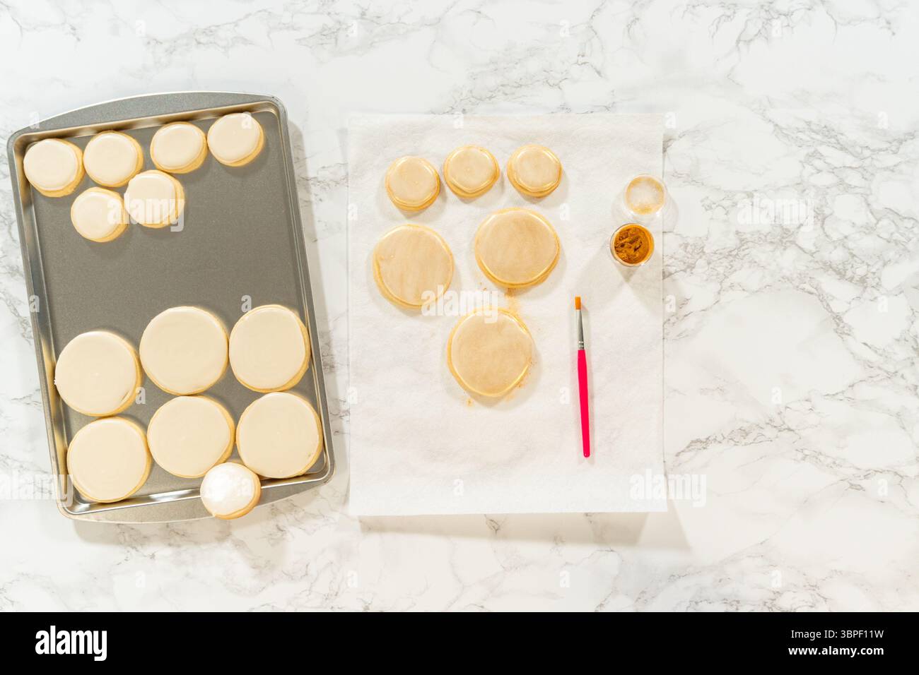 Royal icing tools hi-res stock photography and images - Alamy