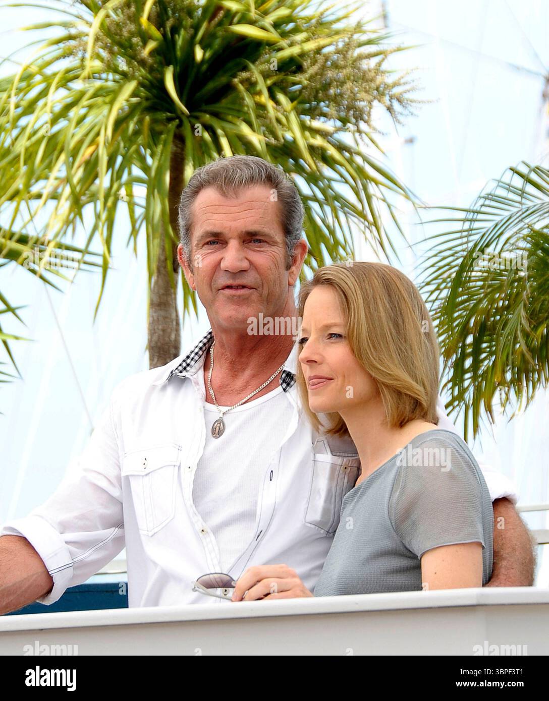 Mel Gibson and Jodie Foster at a photocall for "The Beaver" at the Cannes Film Festival - 18 May ...