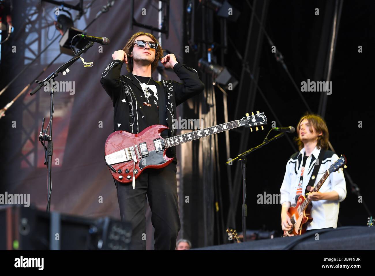 LONDON, ENGLAND - JUNE 16: Callum Thompson of ‘The Mysterines ...