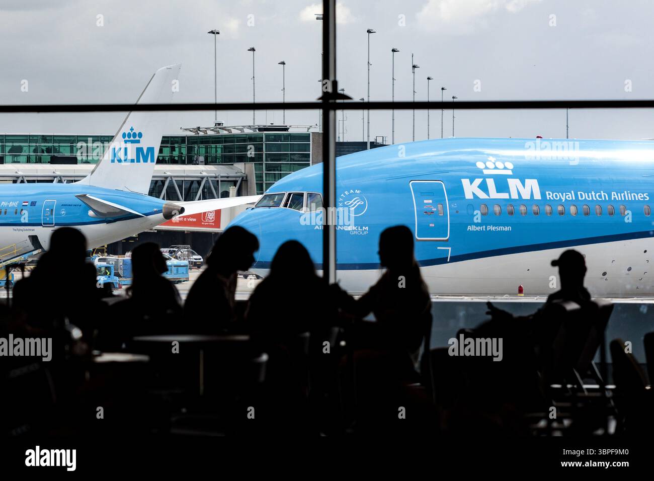Klm lounge hi-res stock photography and images - Alamy