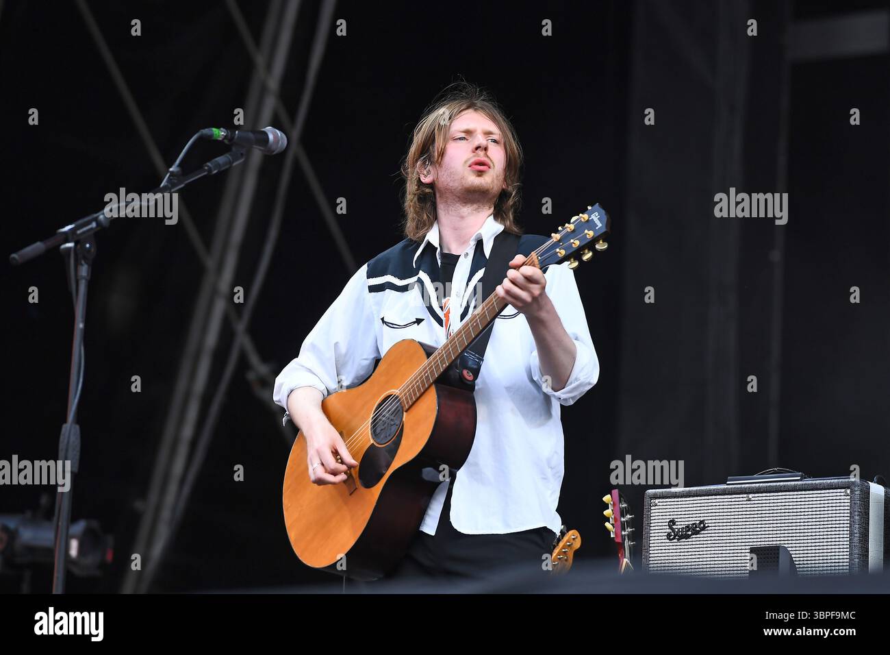 LONDON, ENGLAND - JUNE 16: ‘The Mysterines’ performing at Emirates ...