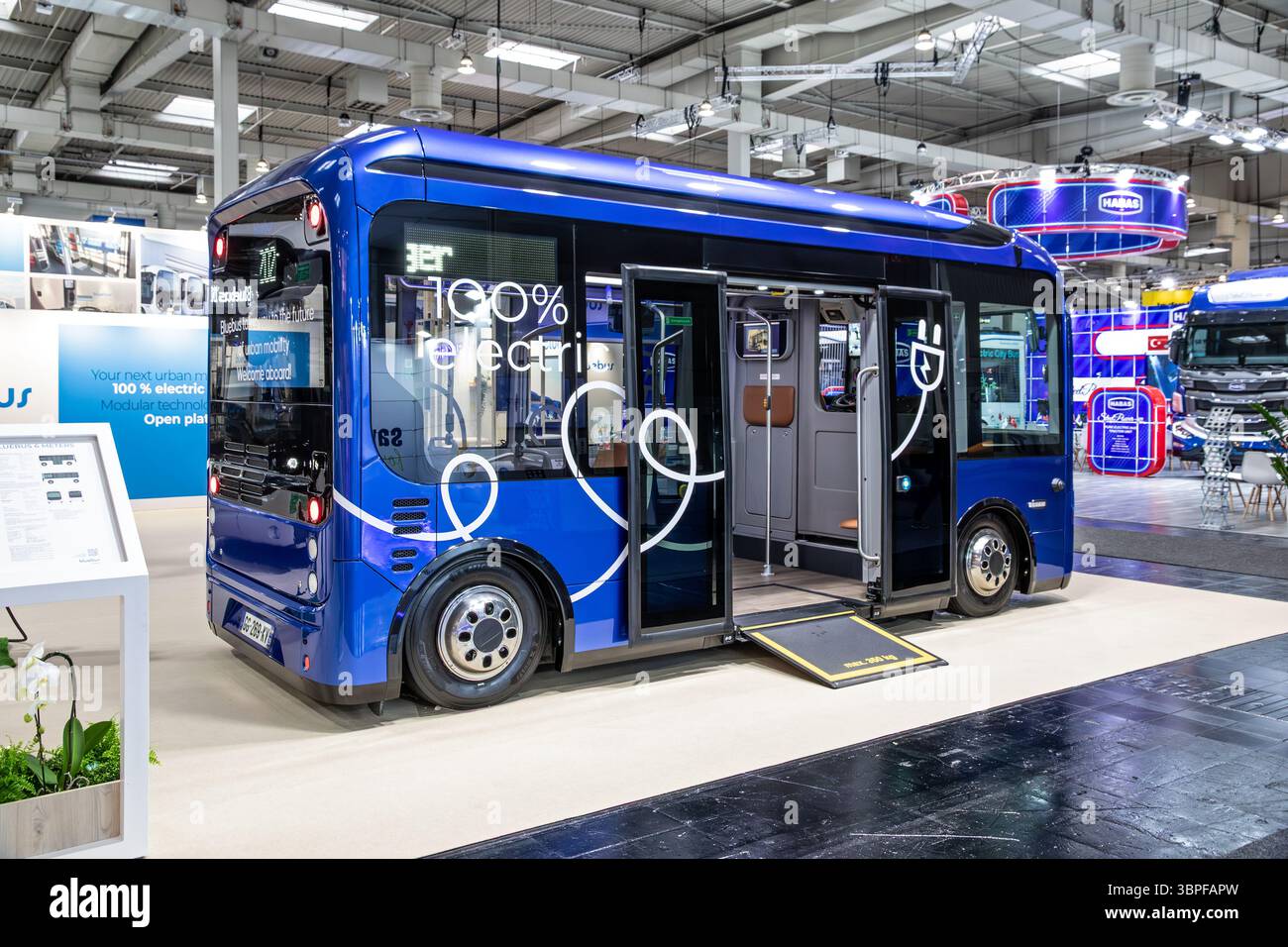 Bluebus hi-res stock photography and images - Alamy
