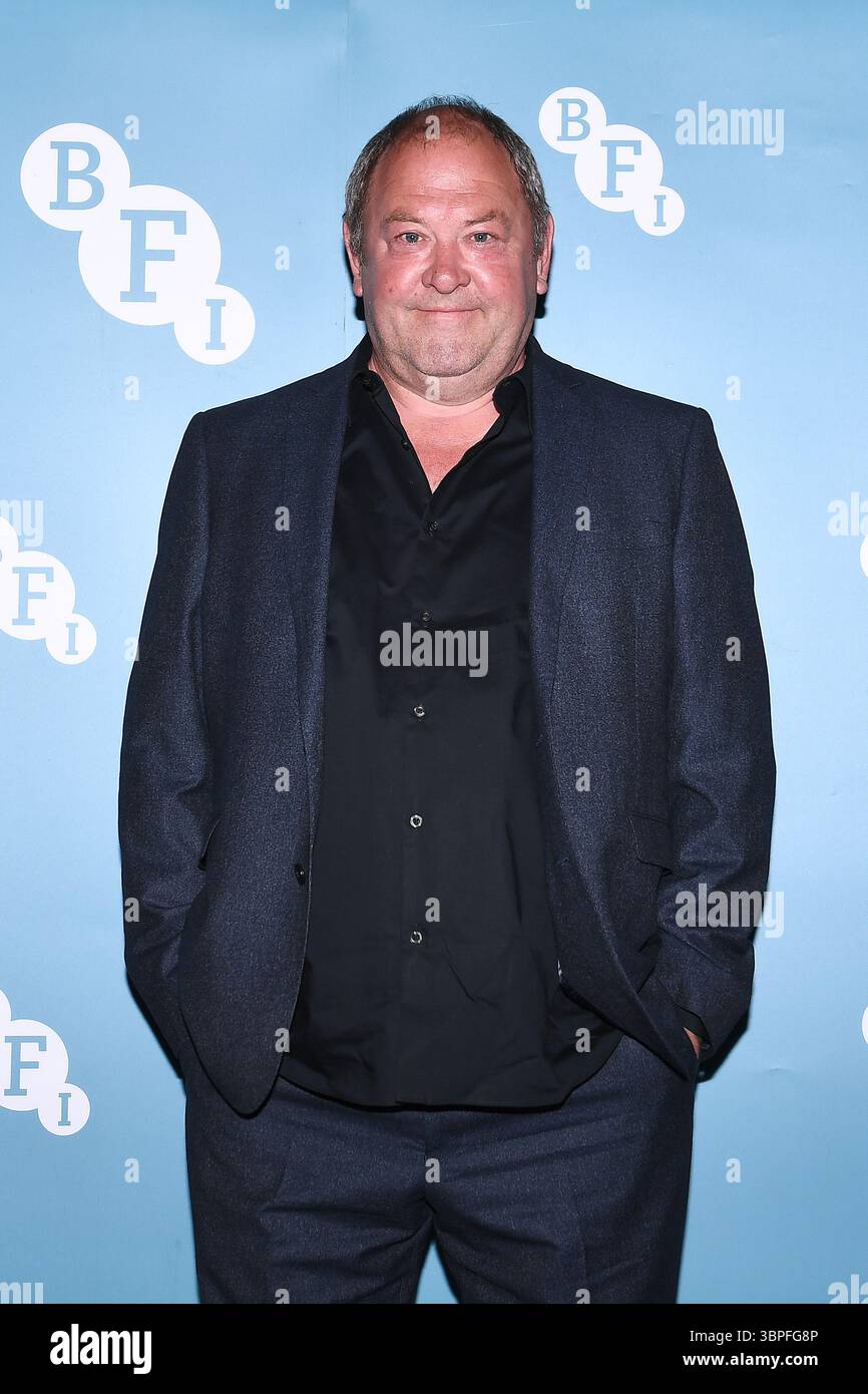 LONDON, ENGLAND - JUNE 06: Mark Addy attending ‘The Full Monty ...