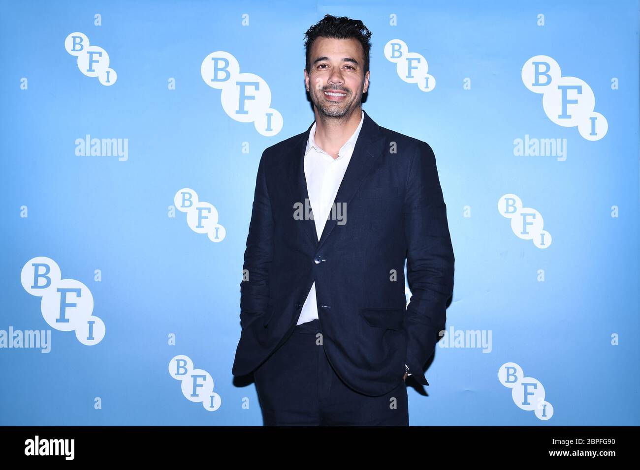 LONDON, ENGLAND - JUNE 06: Phillip Rhys attending ‘The Full Monty ...