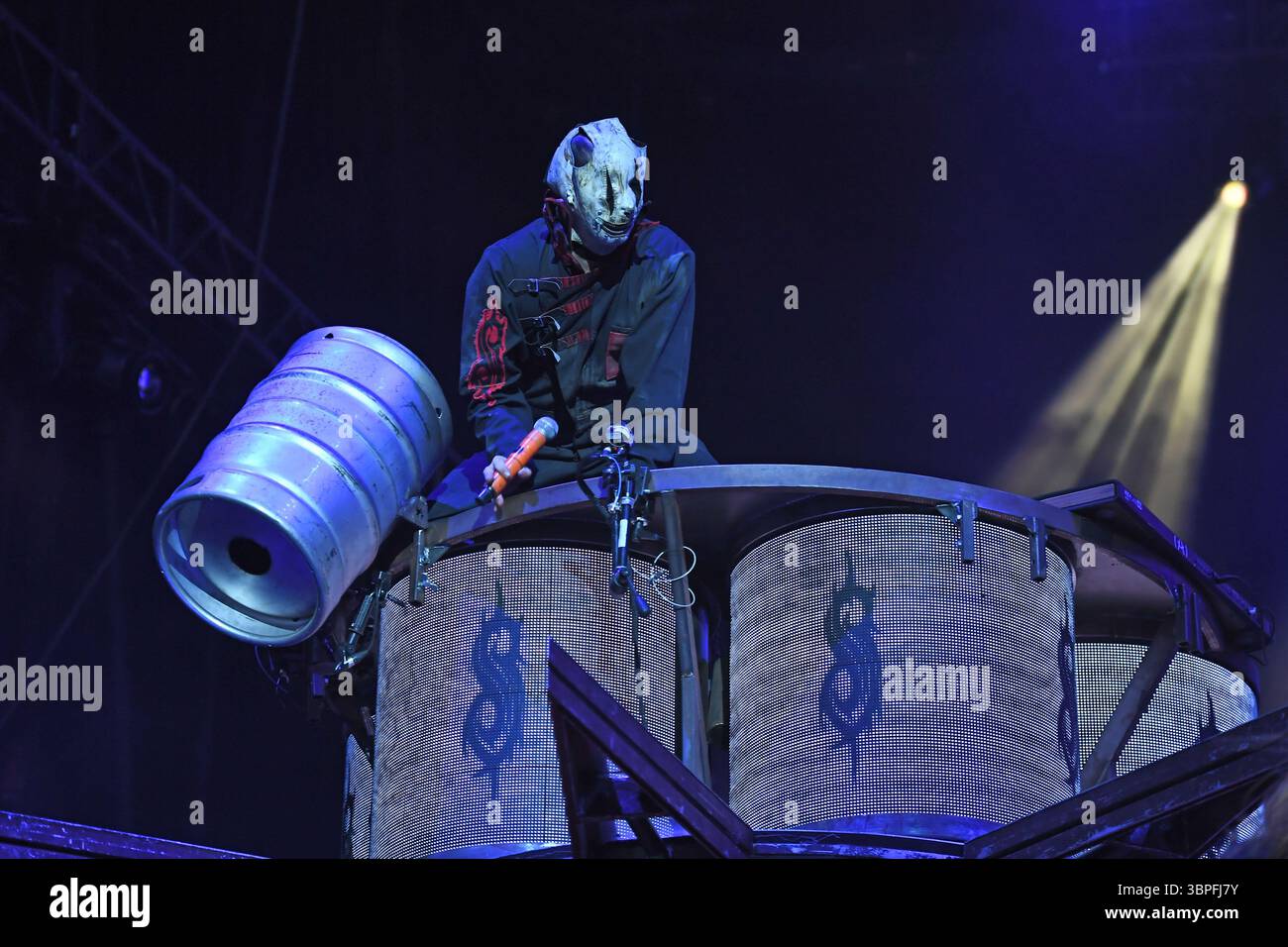 DERBYSHIRE, ENGLAND - JUNE 11: Michael Pfaff of ‘Slipknot’ performing ...