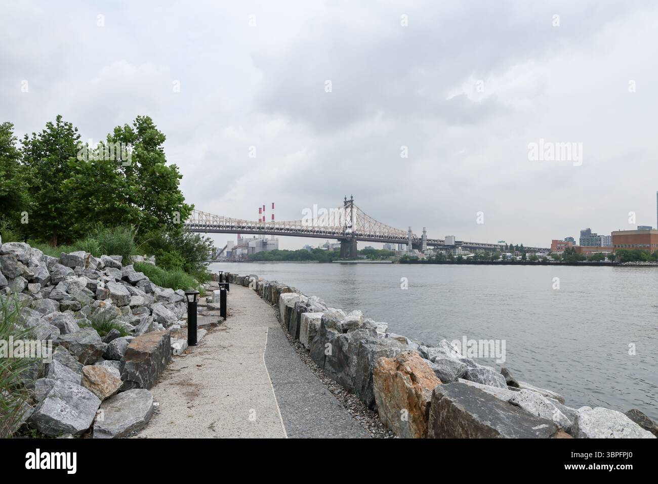 East River & views on Roosevelt Island, New York City Stock Photo - Alamy