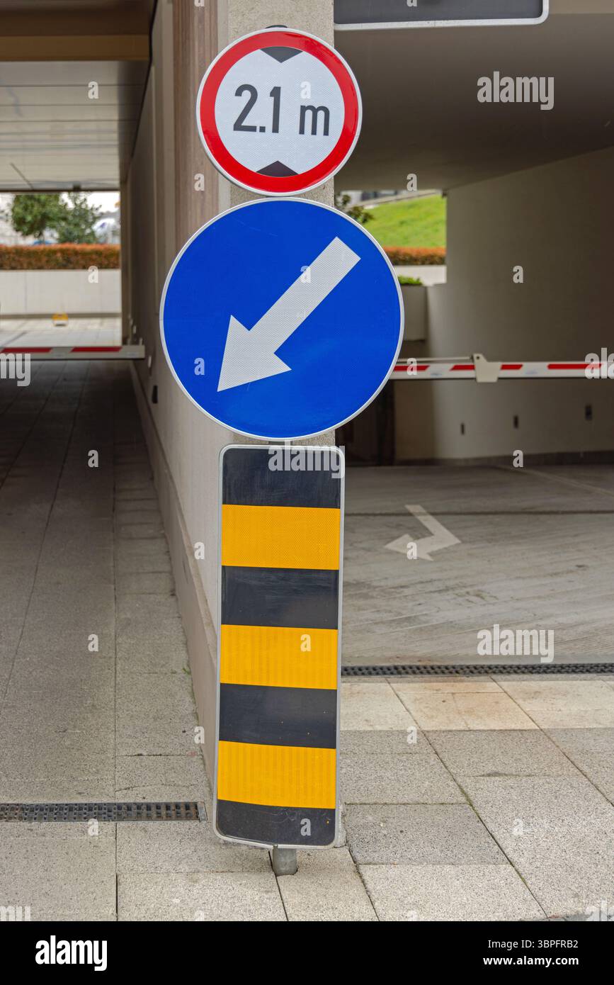 Height Restriction Direction Arrow Traffic Sign at Entrance to ...