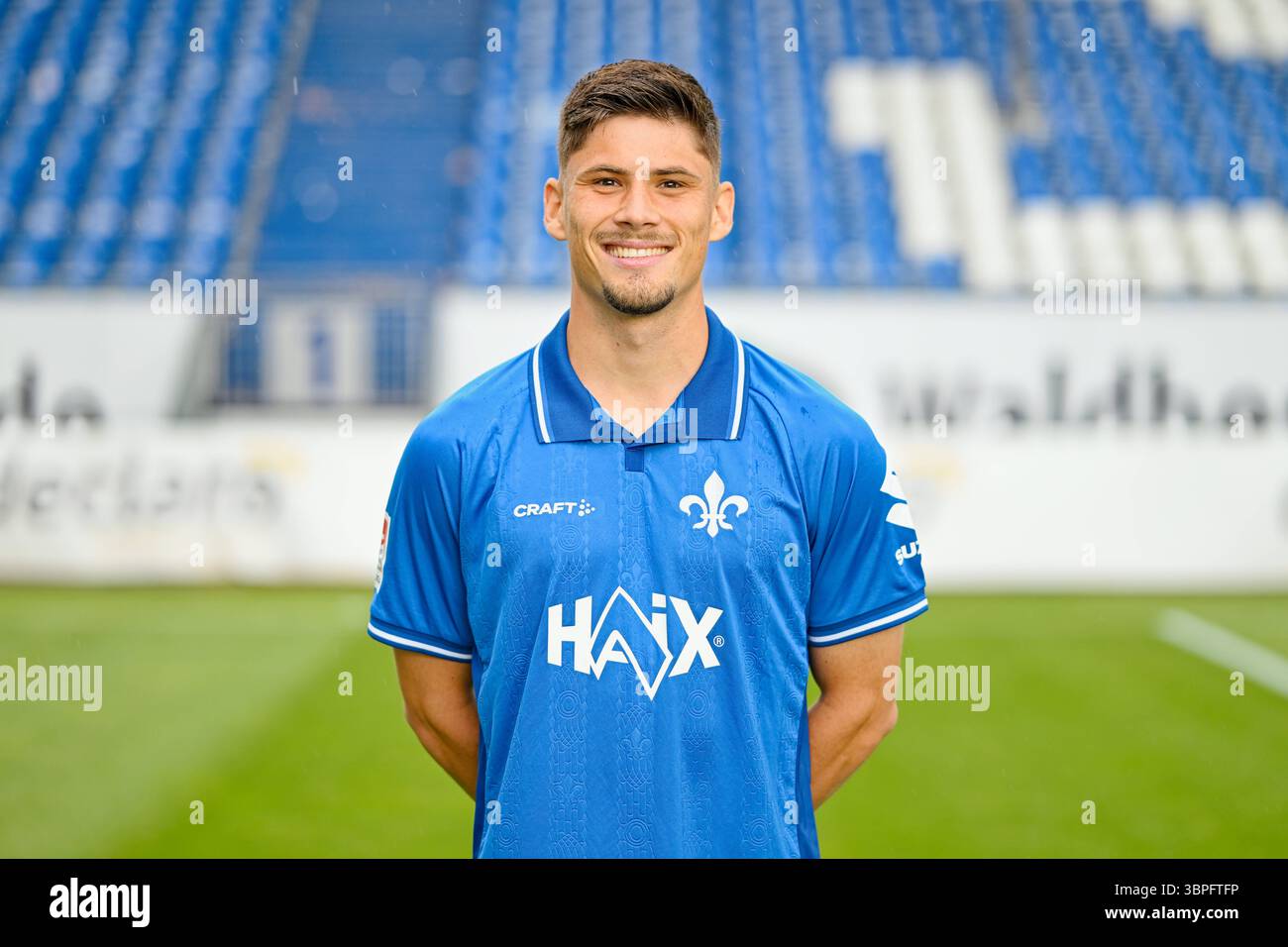 08 July 2025, Hesse, Darmstadt: Soccer: Bundesliga 2, team photo SV Darmstadt 98, Stadion am ...