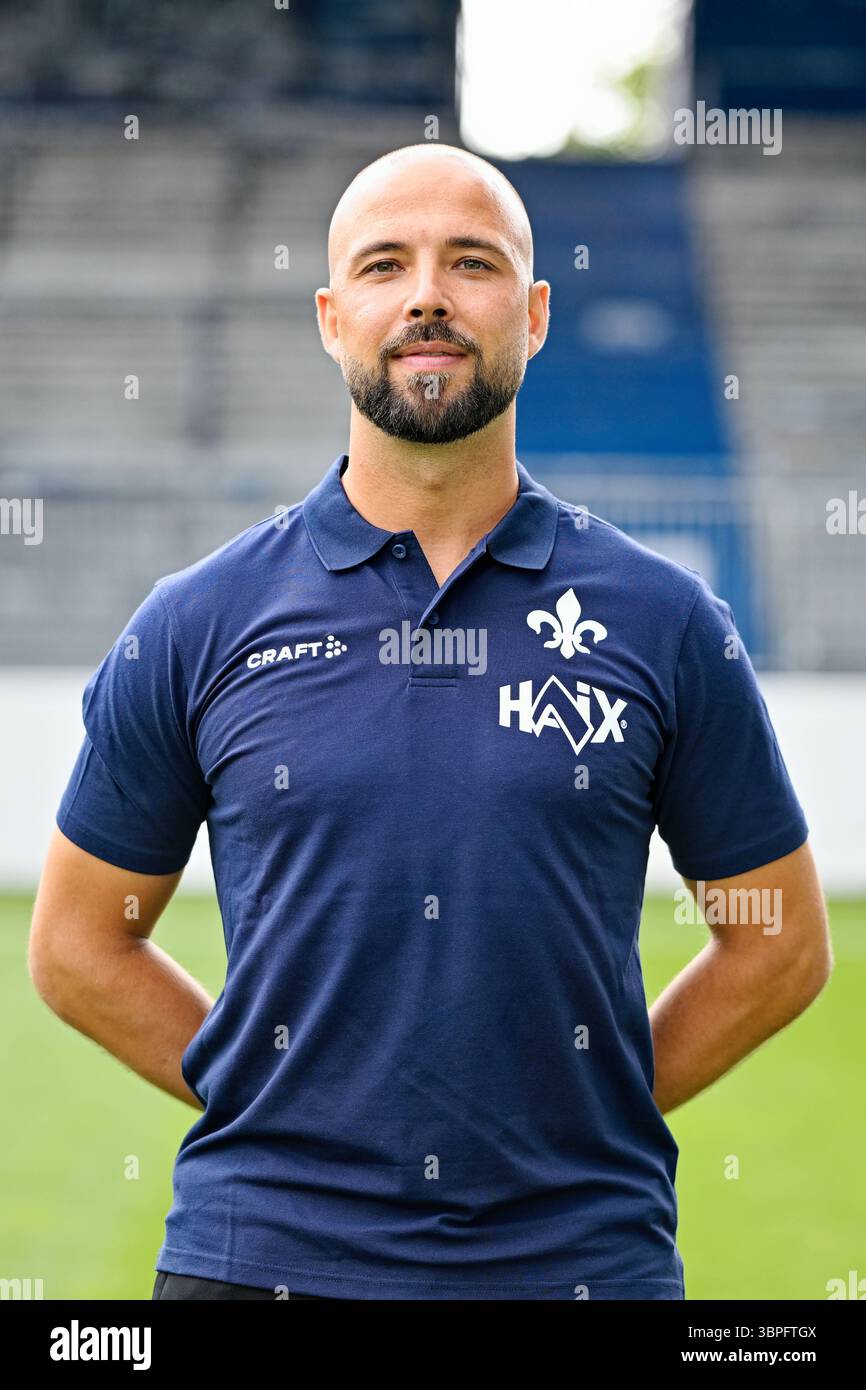 08 July 2025, Hesse, Darmstadt: Soccer: Bundesliga 2, team photo SV ...