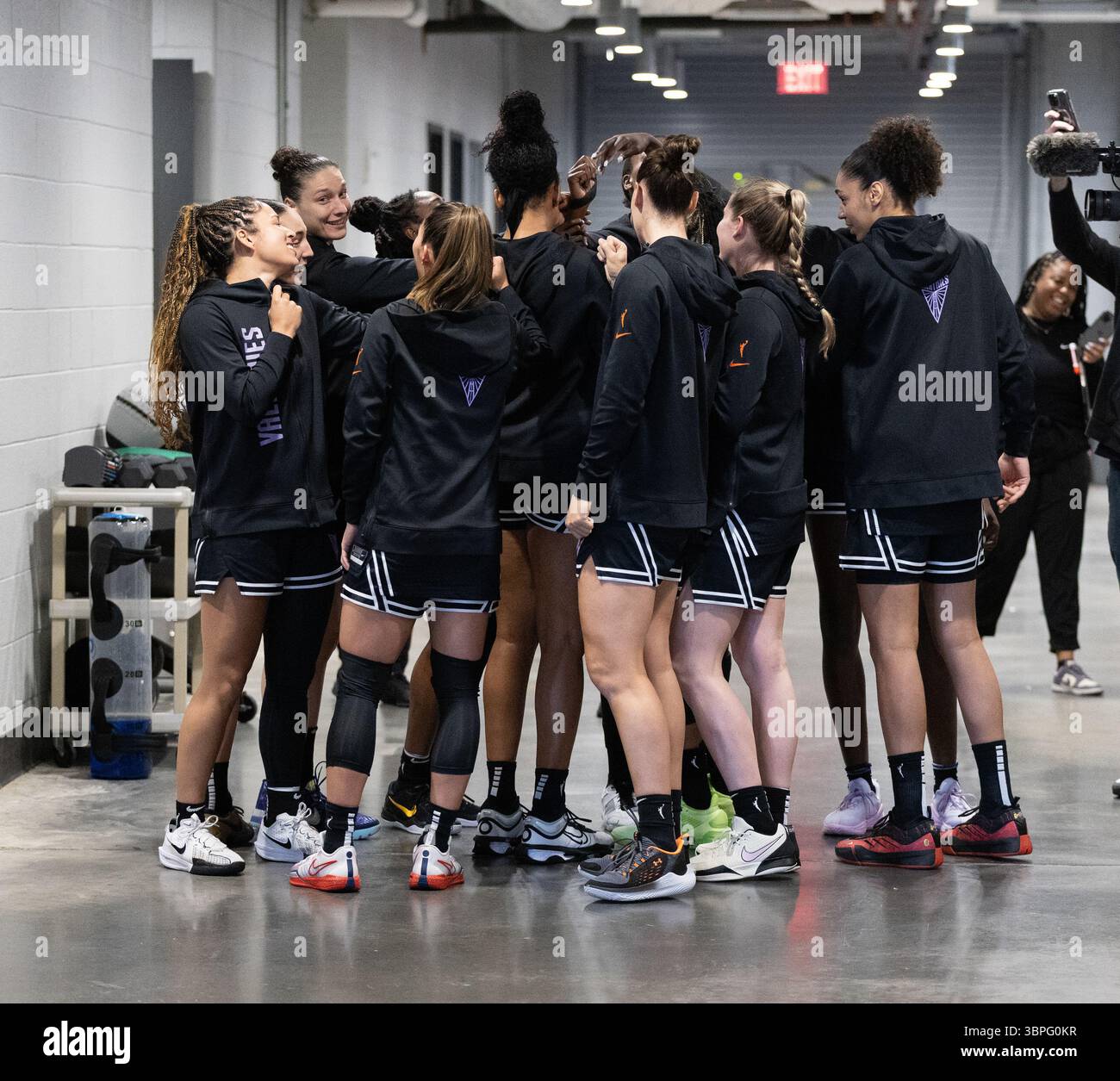 Golden State Valkyries take on the Atlanta Dream at Gateway Center ...