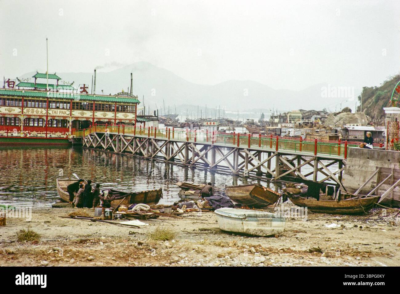 Tai Pak floating restaurant, Castle Peak, New Territories, Hong Kong ...
