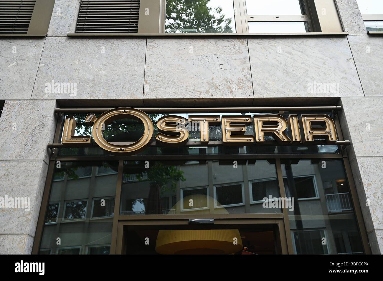 Logo, Schriftzug der Restaurantkette L Osteria, LOsteria ist deutsche ...