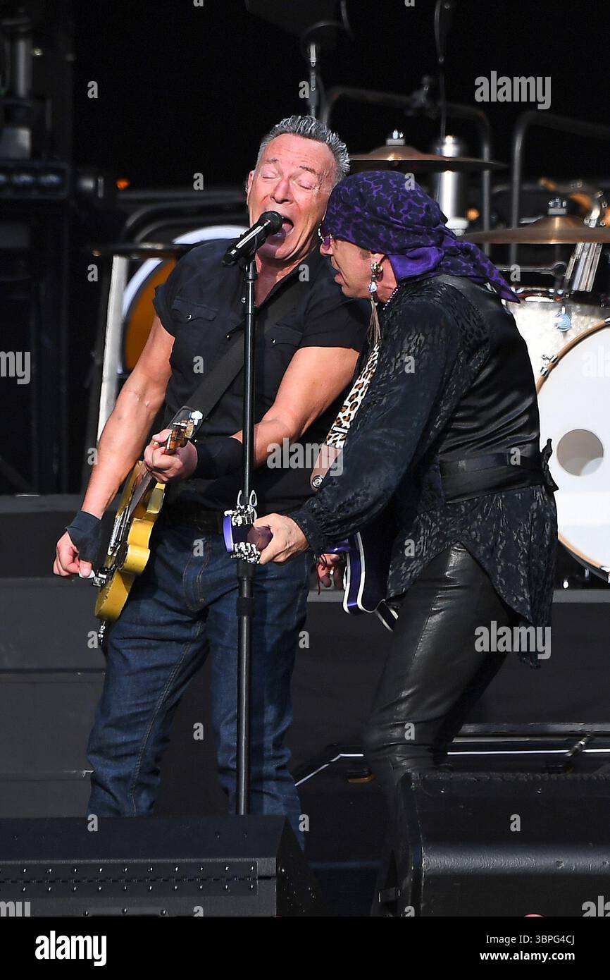 LONDON, ENGLAND - JULY 06: Bruce Springsteen and Little Steven ...