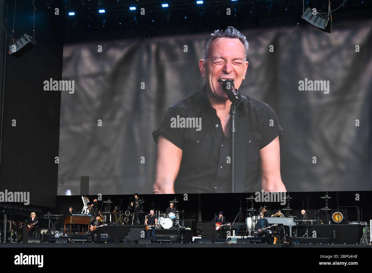 LONDON, ENGLAND - JULY 06: Bruce Springsteen performing at British ...
