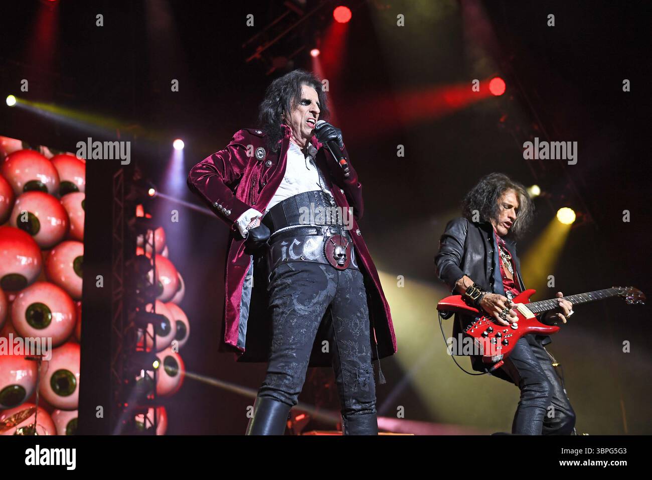 LONDON, ENGLAND - JULY 09: Alice Cooper and Joe Perry of ‘Hollywood ...