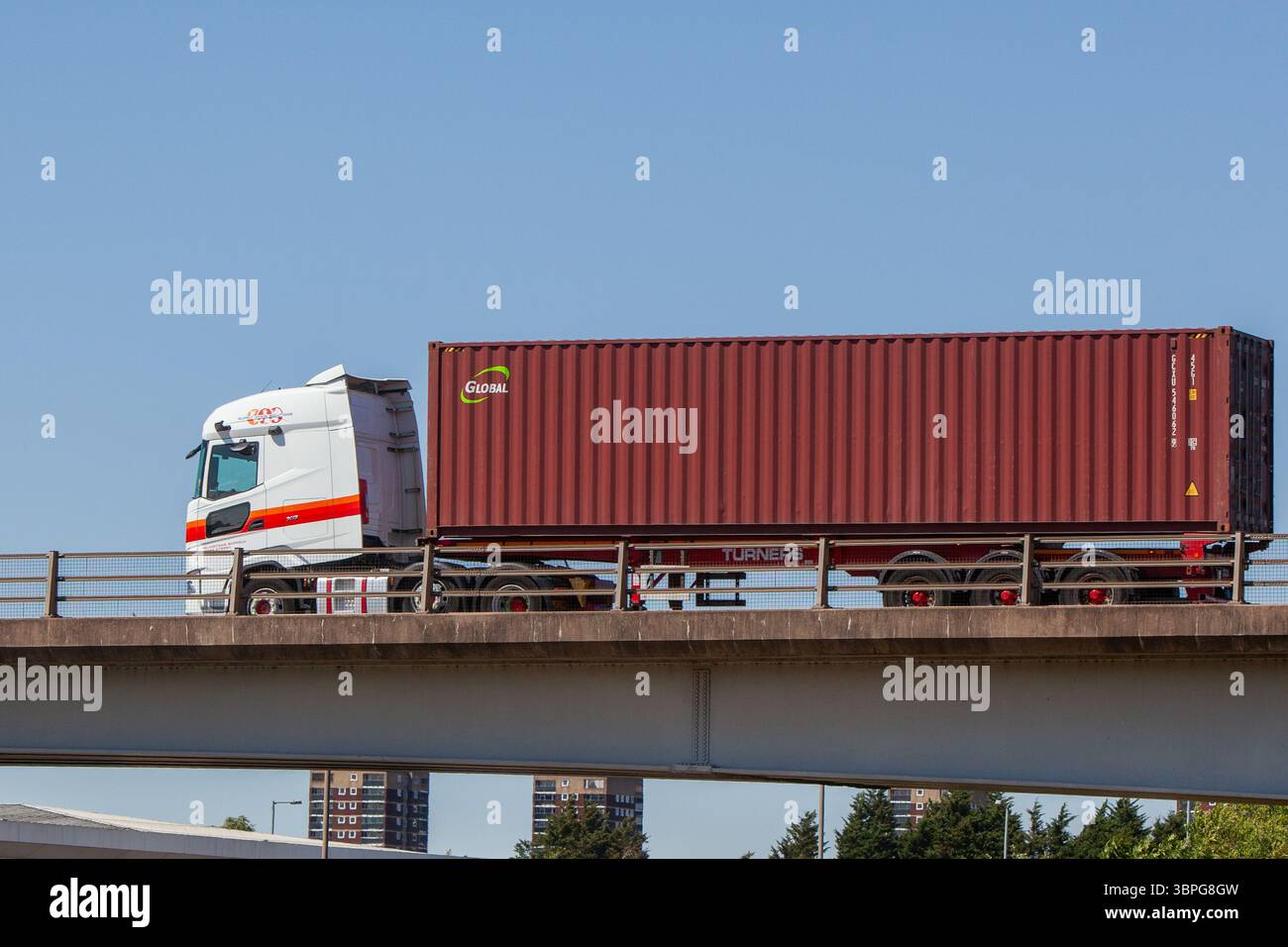 A Turners articulated lorry with a Global multimodal container on the ...
