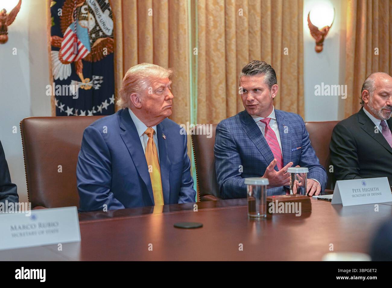 2025 us president donald trump cabinet hi-res stock photography and ...