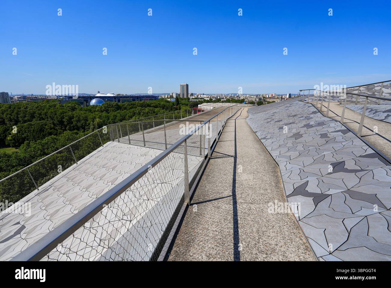 Pathway on the roof of the Philharmonie de Paris (Paris Philharmonic ...