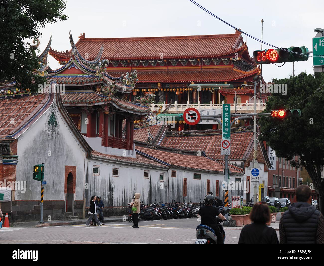 Exterior view of Dalongdong Baoan Temple Stock Photo - Alamy