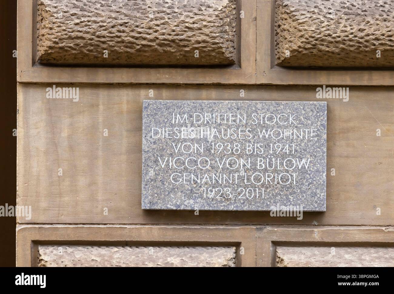Loriot Denkmal in Stuttgart mit Mops. Hier wohnte Vicco von Bülow von ...