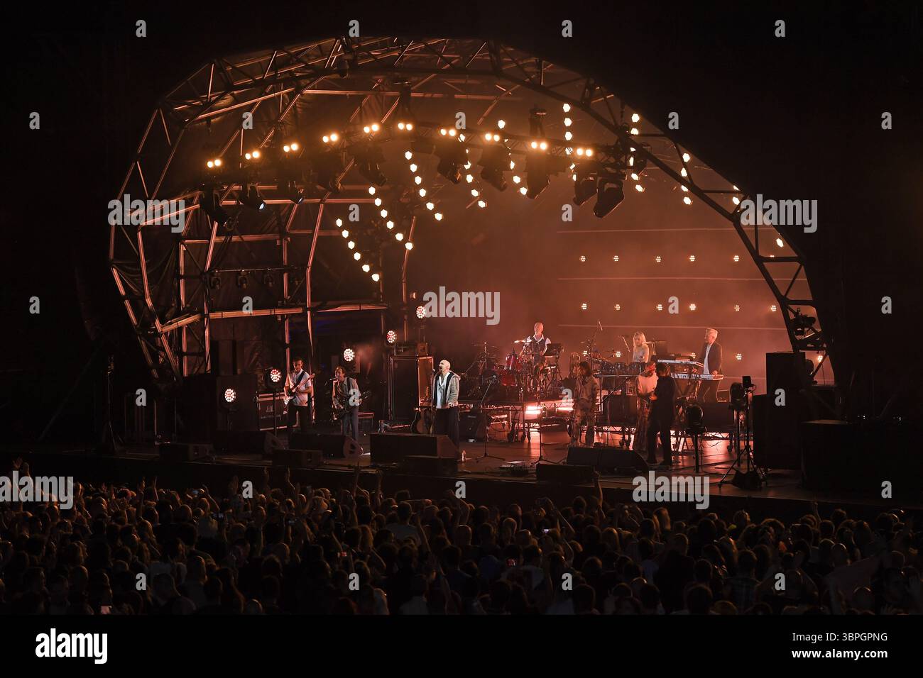 LONDON, ENGLAND - AUGUST 11: Jim Glennie, Saul Davies, Tim Booth, David ...