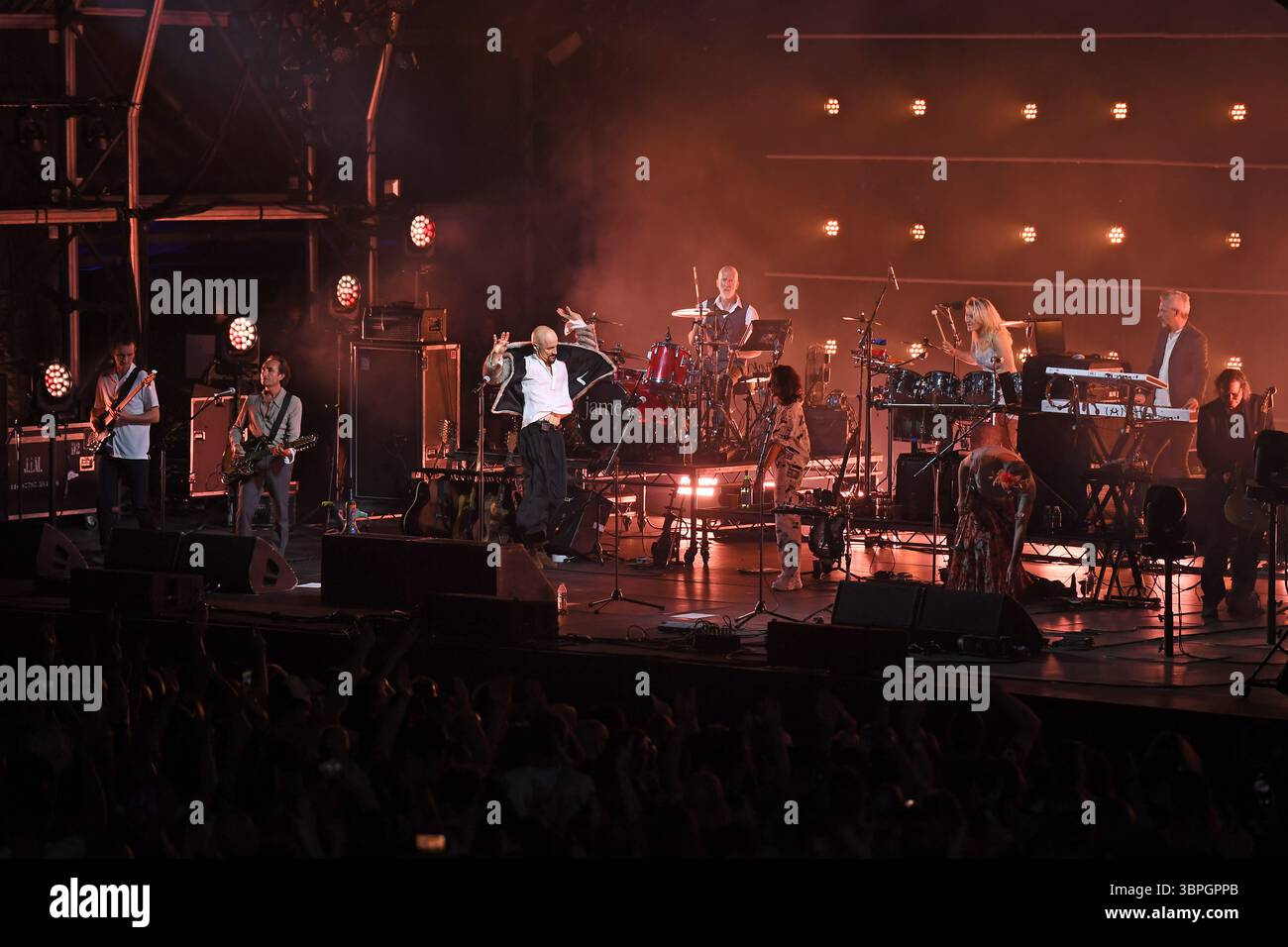 LONDON, ENGLAND - AUGUST 11: Jim Glennie, Saul Davies, Tim Booth, David ...